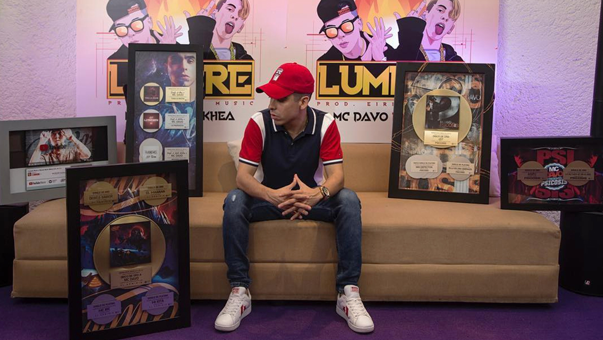 MC Davo recibe certificaciones de Oro y Platino | Ritmo Urbano