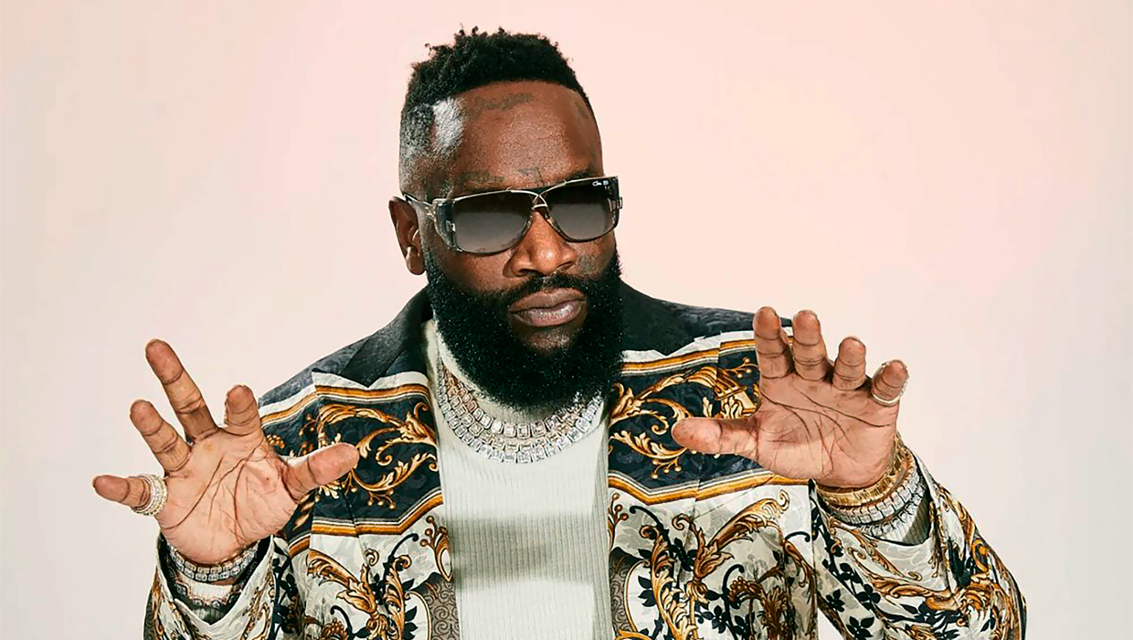 Rick Ross es golpeado al término de su concierto por fans de Drake ...